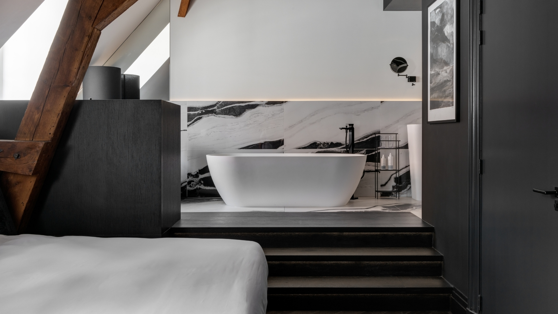 Suite 002