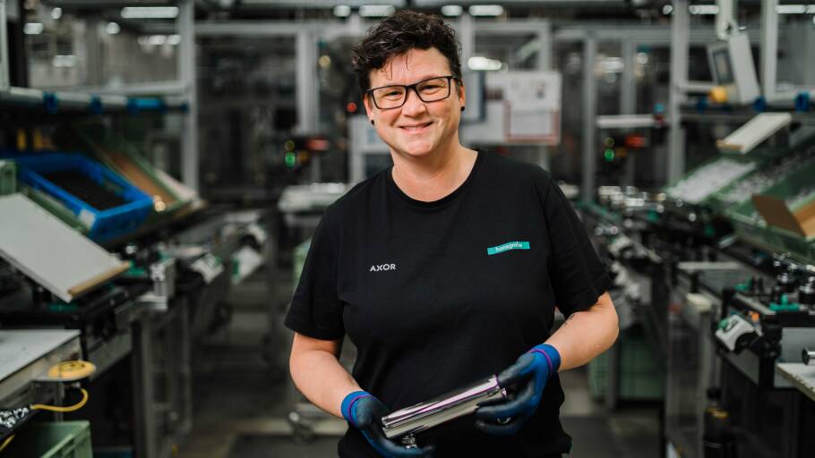 Managing Work Normally - Even Without Hearing | Hansgrohe Group