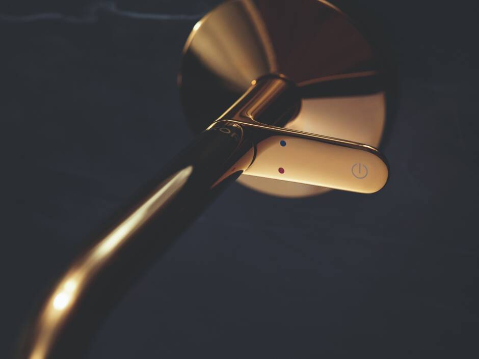 Slender faucet with new interaction: AXOR One