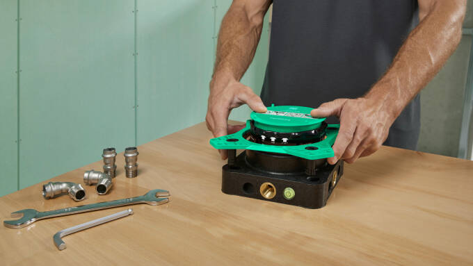 iBox universal 2: the concealed installation base set for the bathroom