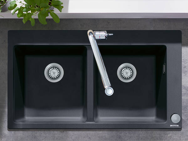 Kitchen sinks in stainless steel or composite quartz