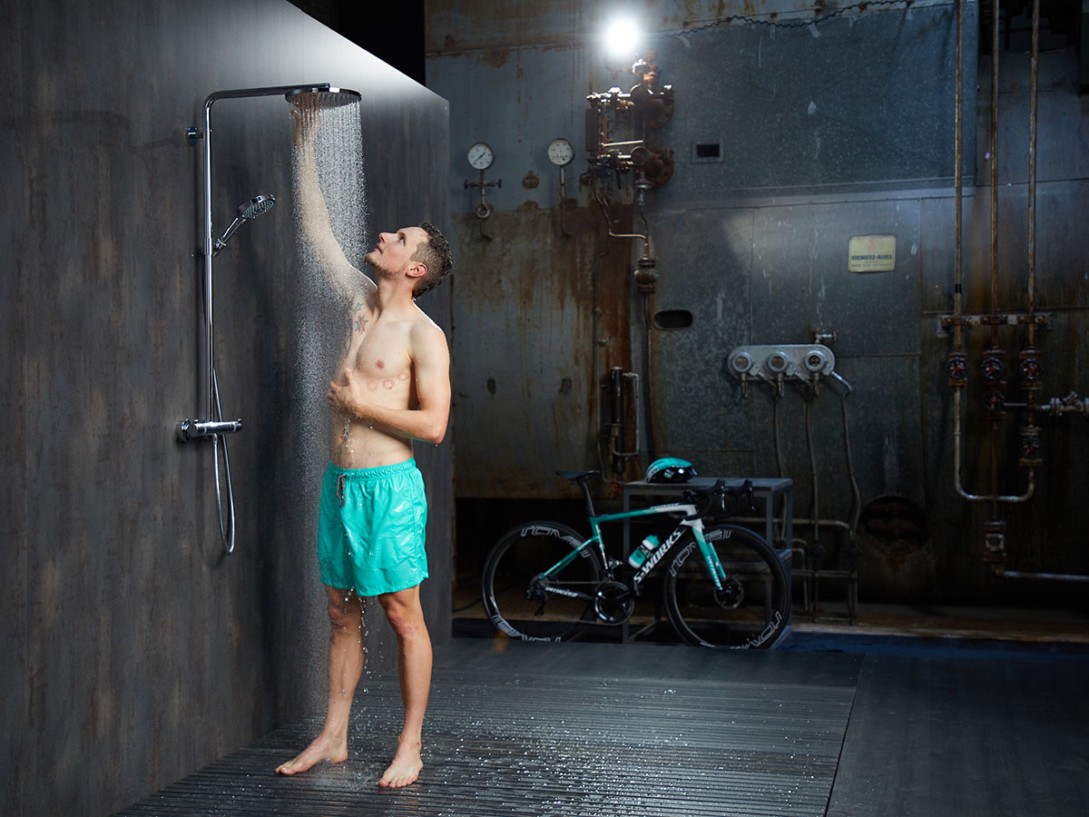 PowderRain: a splash-less shower experience