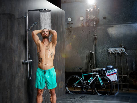 PowderRain: a splash-less shower experience