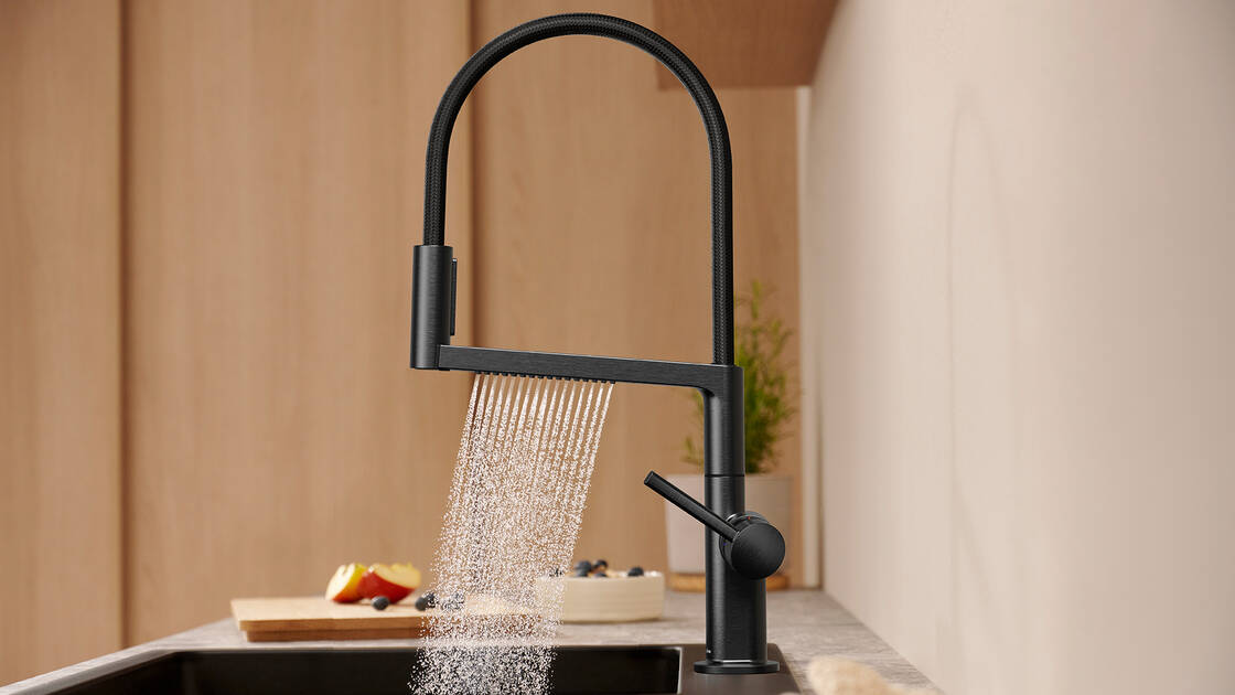 Kitchen faucet with three spray modes