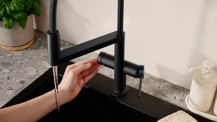 Kitchen tap with three spray types