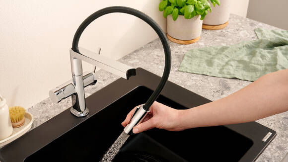 Kitchen tap with three spray types