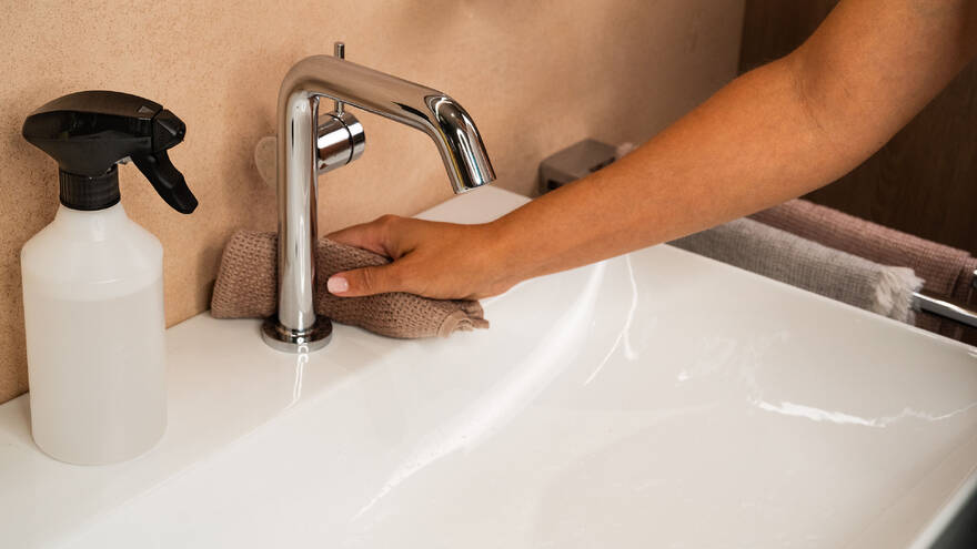 How to correctly descale taps