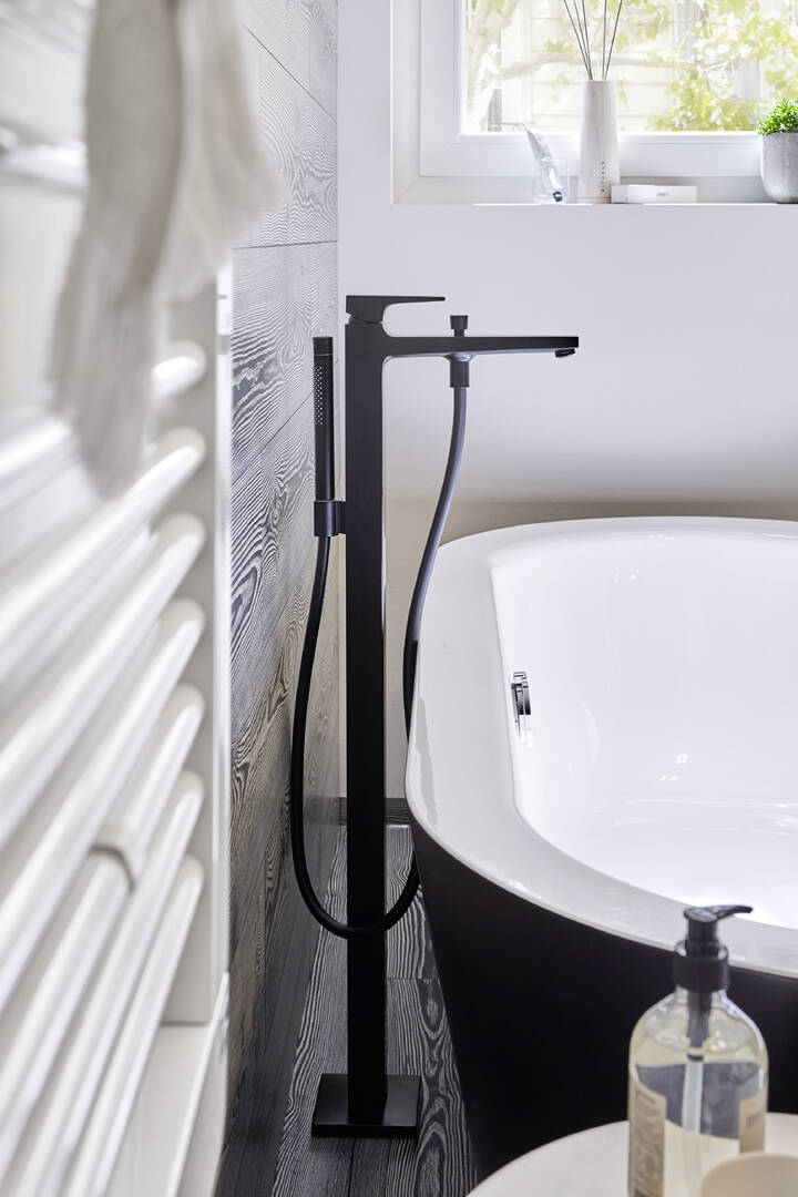 Metropol Bath mixers: designed to run 2 outlets, Matt black, Item No ...