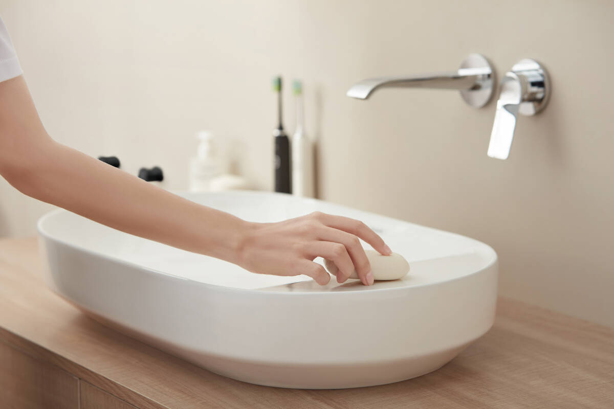 hansgrohe Washbasins: MellowTide U, Wash bowl 675/395 without tap hole ...